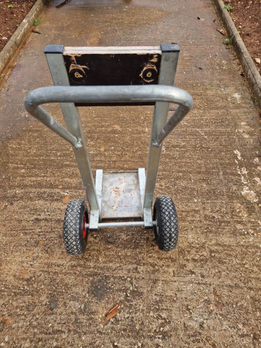 Postolje za vanbrodski motor