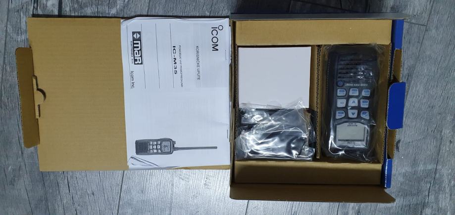 Icom M35