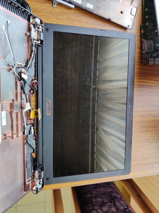 Poklanjam ASUS X550L dijelove