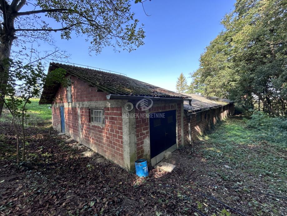 15 min od Varaždina! Zemljište od 3500 m2 s Halom 550 m2, Gornji Knegi