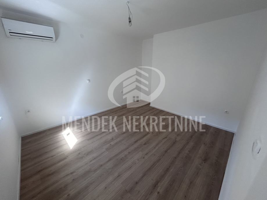 2S stan 35 m2, kompletno uređen, parkirno mjesto, terasa (prodaja)