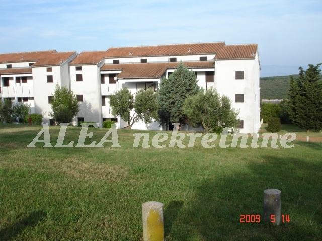 Apartman 39 m2 s pogledom na more, Duga Uvala, samo 200 m od mora (prodaja)