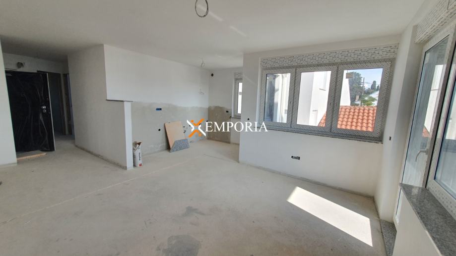Novi apartman s garažom, 40 m od mora - Petrčane