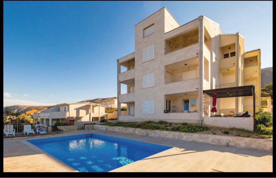 Apartman Pag 43m2,PRVI RED, BAZEN