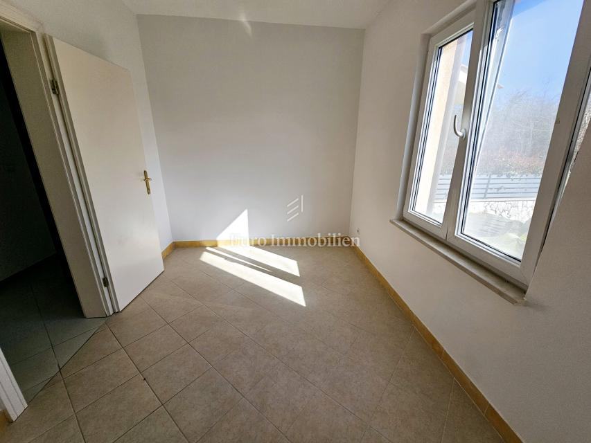 Apartman u prizemlju blizu plaže! (prodaja)