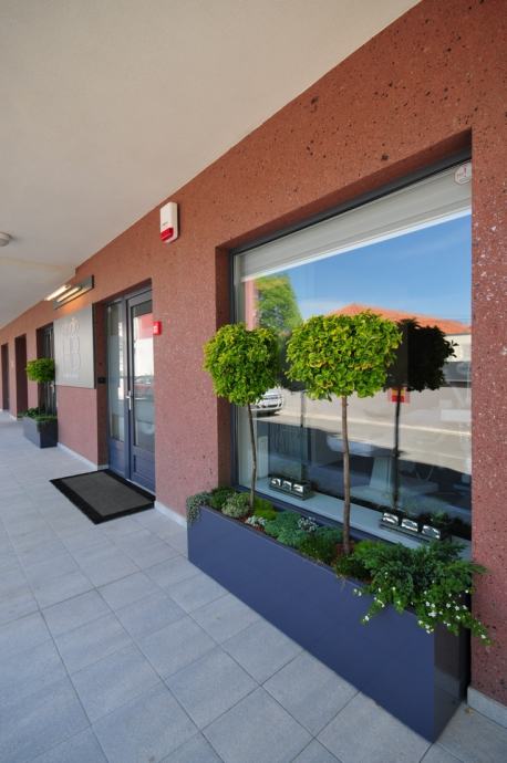 Najam!! IZUZETNO ATRAKTIVAN kozmet. salon, 120m2, Petrova* (iznajmljivanje)