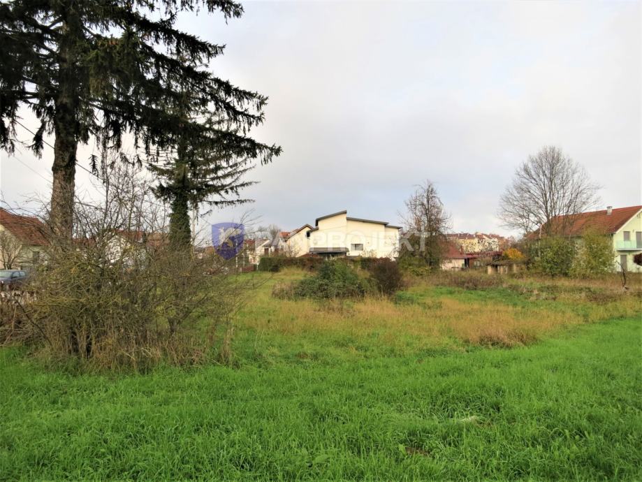 Atraktivno građevinsko zemljište - Dugo Selo, odlična lokacija - centa