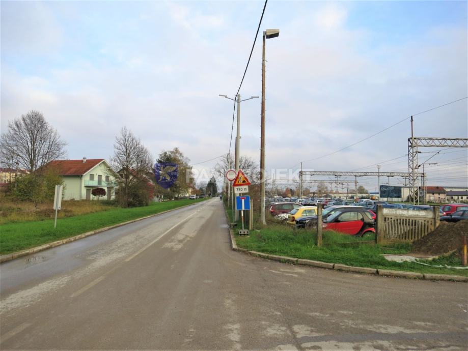 Atraktivno građevinsko zemljište - Dugo Selo, odlična lokacija - centa