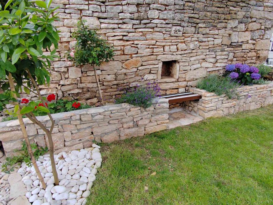 Autohtona kamena kuća u Galižani (prodaja)