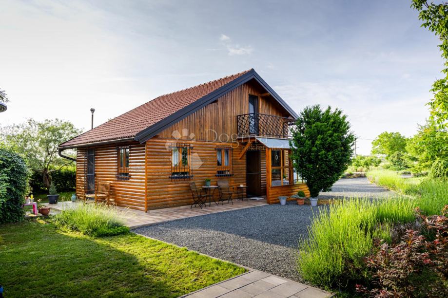 BAJKOVITA KUĆA U EKO OAZI (prodaja)