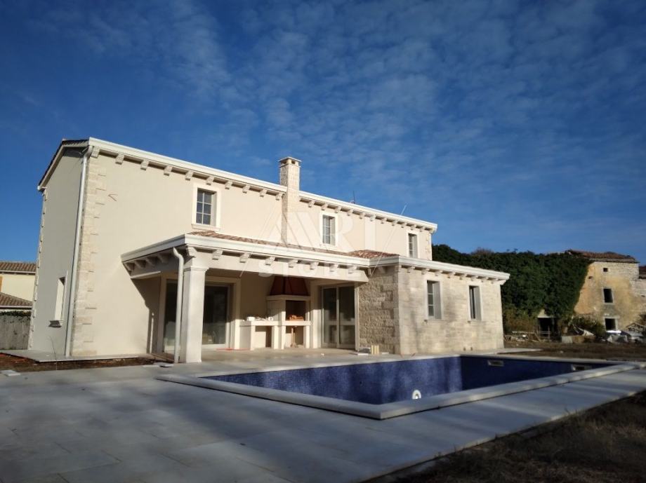 Barban - Villa sa bazenom (prodaja)