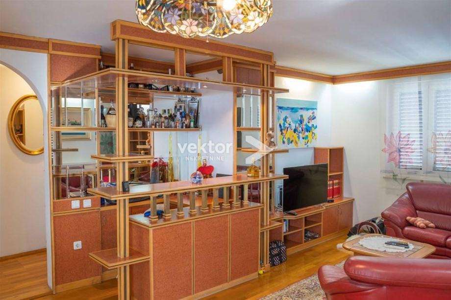 Belveder, ugodan obiteljski stan s pogledom na grad i more (prodaja)