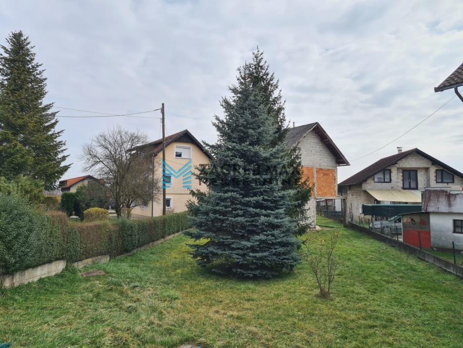 BESTOVJE Građevinsko zemljište od 1050 m2 + 450 m2 zelene površine