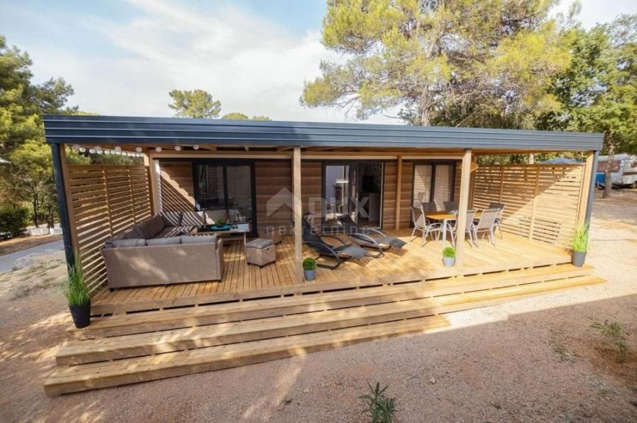 BIOGRAD NA MORU - kuća za ljetovanje (prodaja)