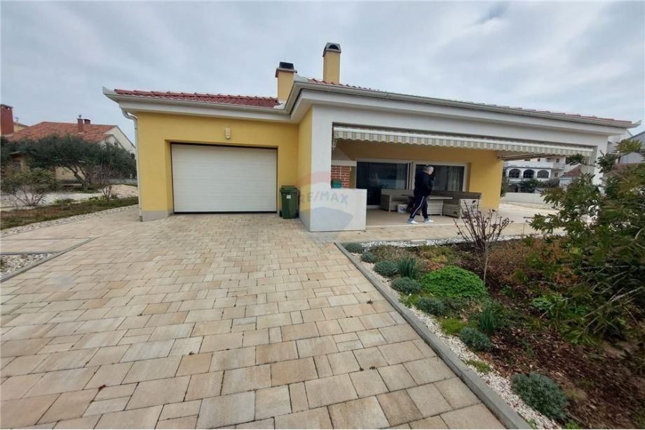 BIOGRAD NA MORU - SAMOSTOJEĆA KUĆA - NOVO (prodaja)