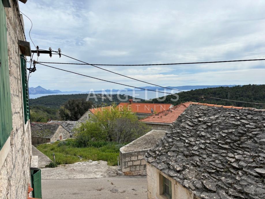 Brač, Novo Selo - autentična stara kamena kuća, 120 m2 (prodaja)