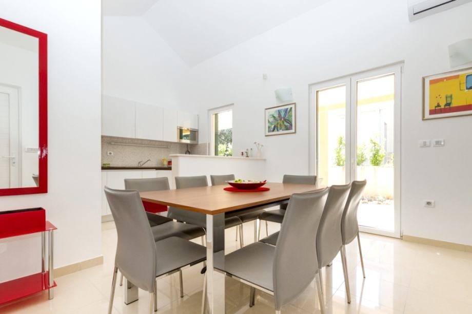 Brač - nova vila s bazenom na mirnoj lokaciji (Vila 2) (prodaja)