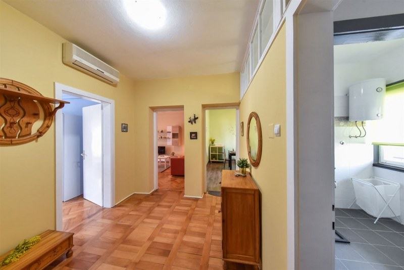 Branimir, stan 70 m2 sa pogledom na more (prodaja)