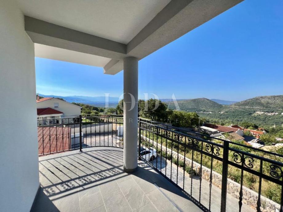 Bribir- stan na prvom katu sa pogledom na more (prodaja)