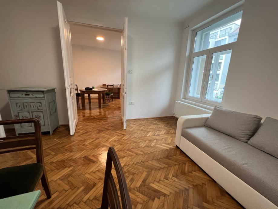 Britanac, poslovni prostor 100 m2, visoko prizemlje (iznajmljivanje) Britanac, poslovni prostor 100 m2, visoko prizemlje (iznajmljivanje)