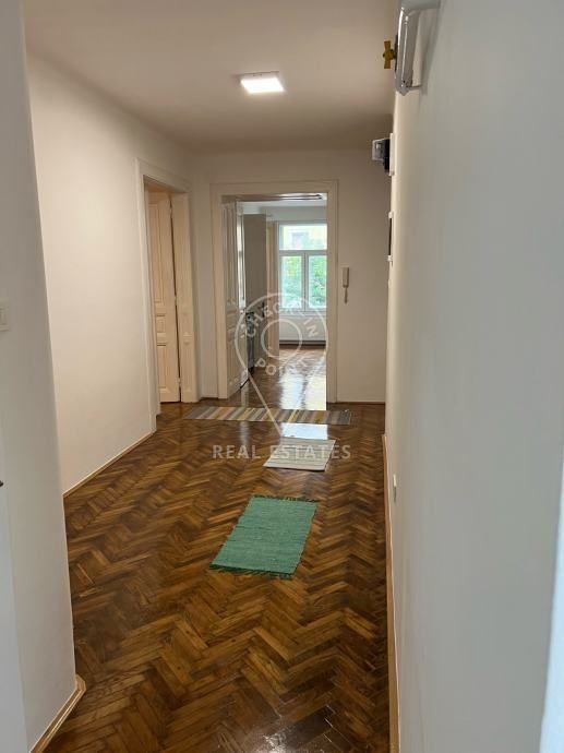 Britanac, poslovni prostor 100 m2, visoko prizemlje (iznajmljivanje) Britanac, poslovni prostor 100 m2, visoko prizemlje (iznajmljivanje)