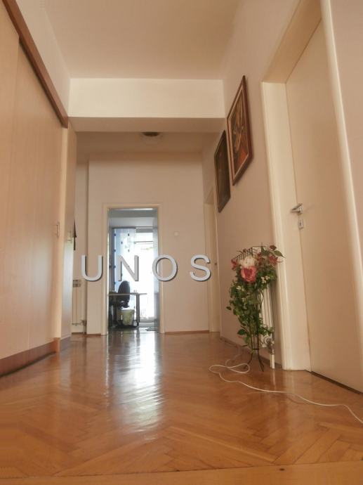 Britanski trg, Nazorova (4s) 104 m2, 1.kat, zgrada 1985. (prodaja)