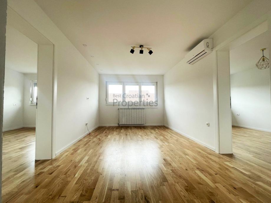 CENTAR (Bauerova ul.) - DIVAN, NOVOUREĐEN 4-SOB. STAN 81m2, 4.kat (prodaja)