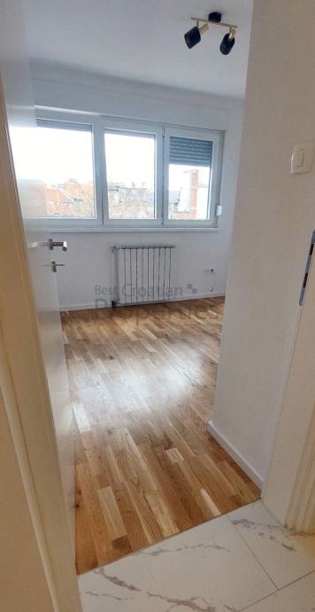 CENTAR (Bauerova ul.) - DIVAN, NOVOUREĐEN 4-SOB. STAN 81m2, 4.kat (prodaja)