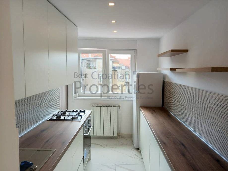 CENTAR (Bauerova ul.) - DIVAN, NOVOUREĐEN 4-SOB. STAN 81m2, 4.kat (prodaja)