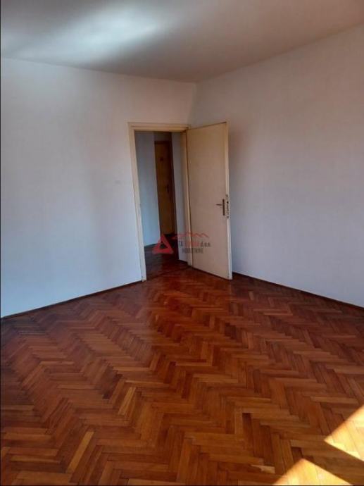 Kod Branimir CENTRA, 2-sob, 3.kat, LIFT, VRLO KVALITETAN !! (prodaja)