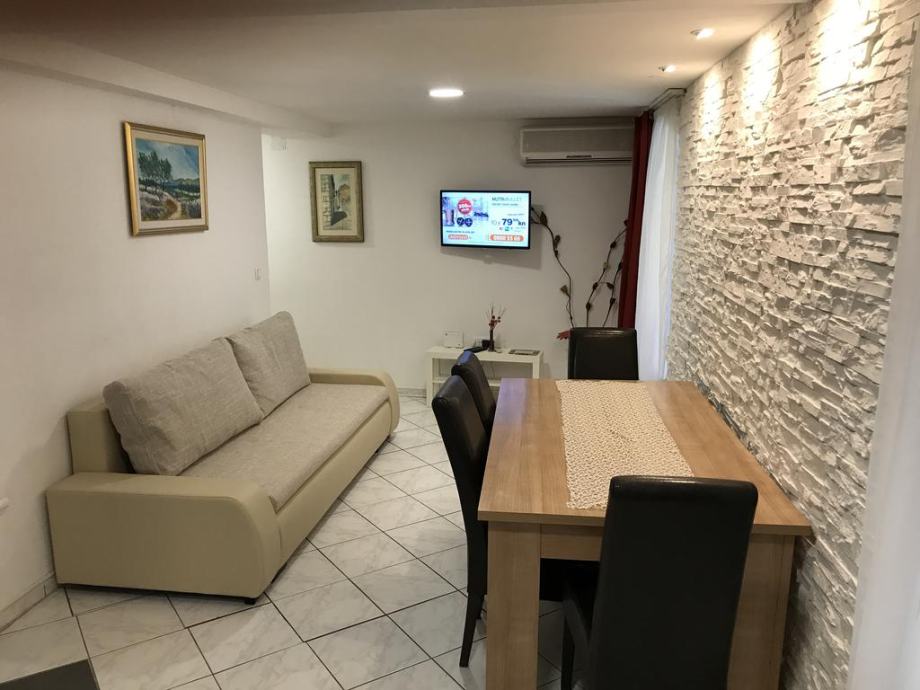 CENTAR GRADA 55M2 DVOSOBAN STAN STUDENTIMA STROGI CENTAR GRADA ...