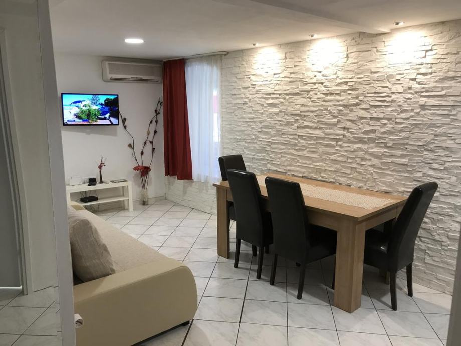 CENTAR GRADA 55M2 DVOSOBAN STAN STUDENTIMA STROGI CENTAR GRADA ...