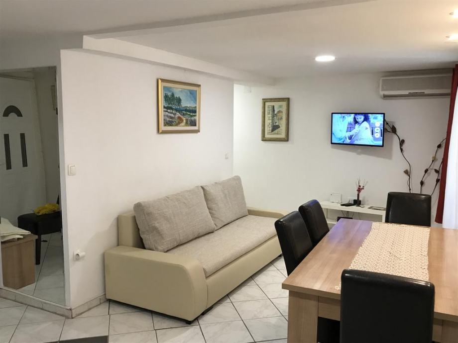 CENTAR GRADA 55M2 DVOSOBAN STAN STUDENTIMA STROGI CENTAR GRADA ...