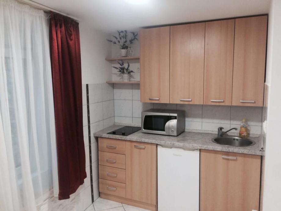 CENTAR GRADA 55M2 DVOSOBAN STAN STUDENTIMA STROGI CENTAR GRADA ...