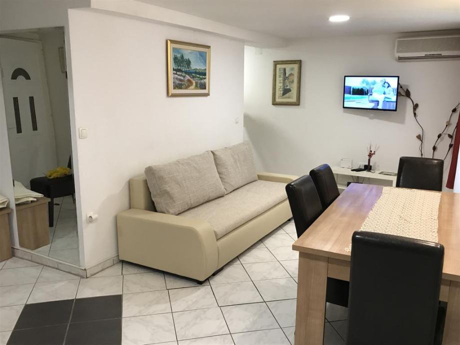 CENTAR GRADA 55M2 DVOSOBAN STAN STUDENTIMA STROGI CENTAR GRADA ...