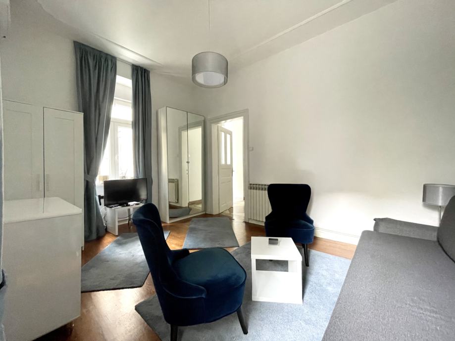 CENTAR, JEDNOSOBAN STAN 30 m2 + TERASA 14 m2 (iznajmljivanje)