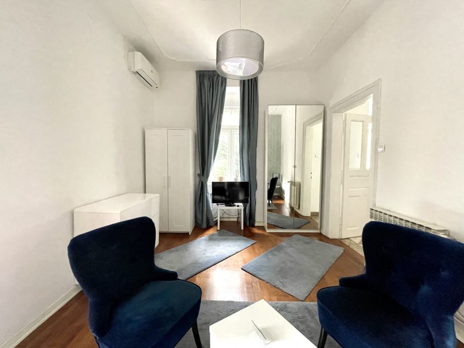 CENTAR, JEDNOSOBAN STAN 30 m2 + TERASA 14 m2 (iznajmljivanje)