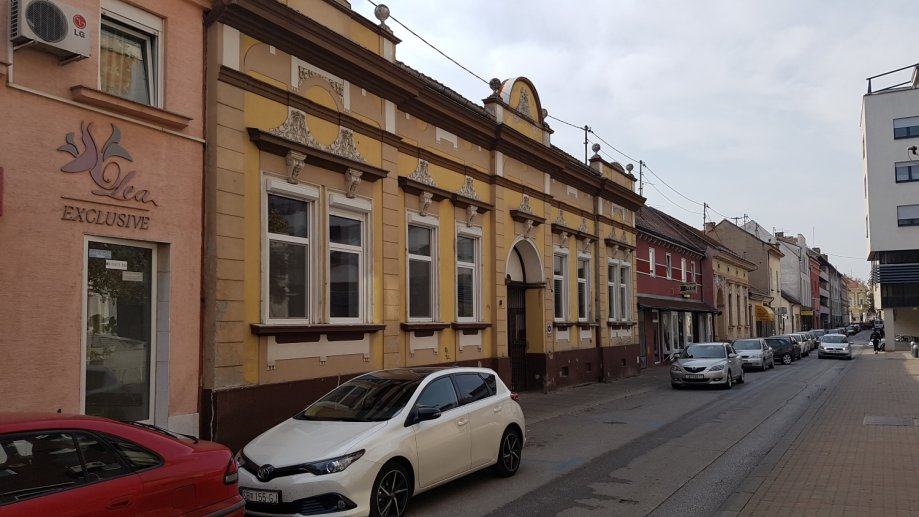 CENTAR,M.Mesić,Sl. Brod,prizemnica 130 m2+posl.prostor 70 m2,tavan ...