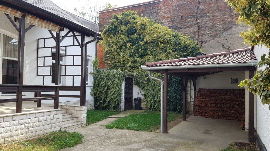 CENTAR,M.Mesić,Sl. Brod,prizemnica 130 m2+posl.prostor 70 m2,tavan ...