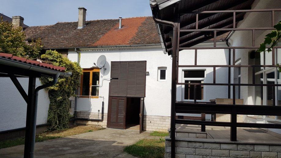 CENTAR,M.Mesić,Sl. Brod,prizemnica 130 m2+posl.prostor 70 m2,tavan ...