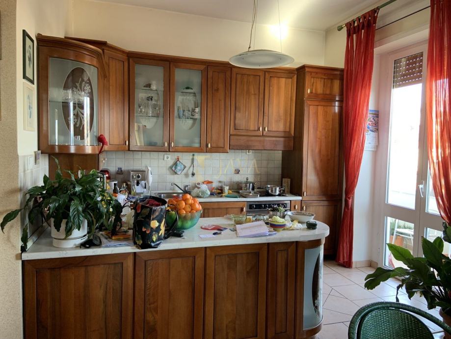 Centar, Mali neboder, Stan od 95 m2 s panoramskim pogledom na more ...