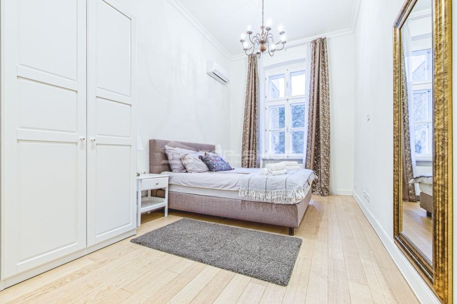 Centar, Marulićev trg, Novouređeni dvosoban stan, 50m2 (iznajmljivanje)