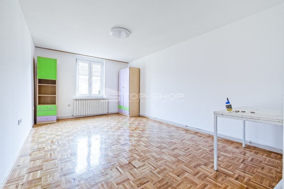 CENTAR-PRIMORSKA ULICA 70 m2 uređen stan sa balkonom (iznajmljivanje)