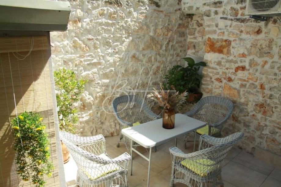 Centar, Pula - renoviran stan, 78 m² na odličnoj lokaciji! (prodaja)