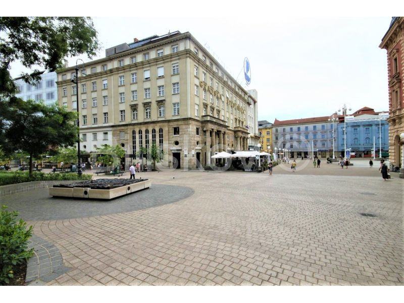 PRILIKA - Centar, Trg bana J. Jelačića, pogled na katedralu (prodaja)