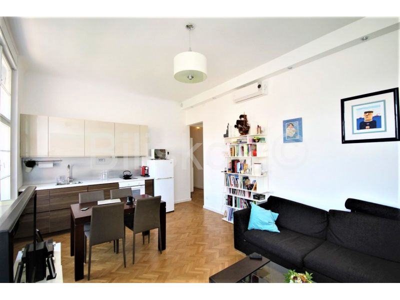 PRILIKA - Centar, Trg bana J. Jelačića, pogled na katedralu (prodaja)