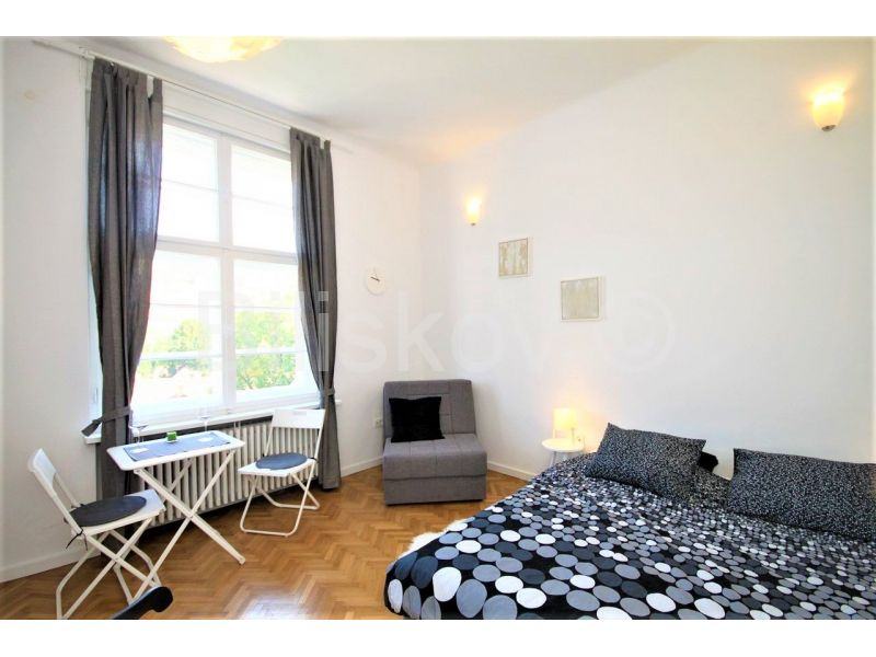 PRILIKA - Centar, Trg bana J. Jelačića, pogled na katedralu (prodaja)