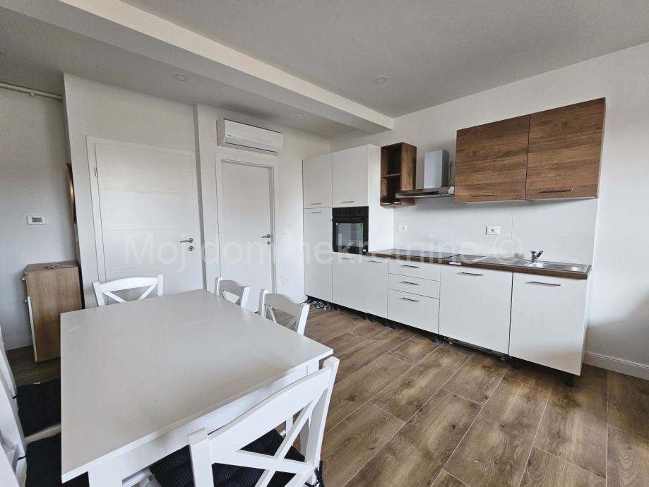 Centar, Nova Ves, prekrasan 2 soban stan, 50m2, parking (iznajmljivanje)