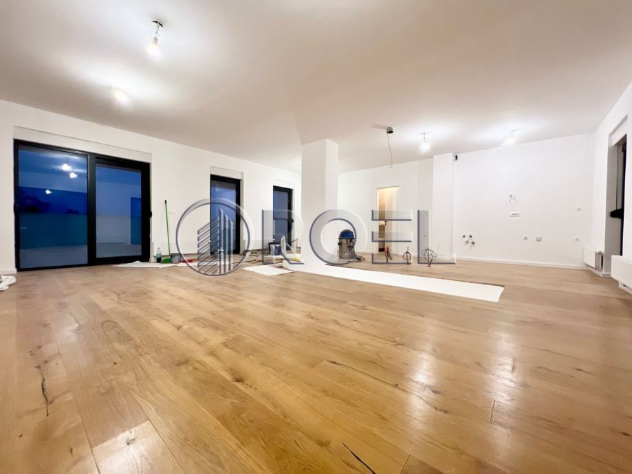 Četverosobni dvoetažni stan za ured, 153 m2 (iznajmljivanje)