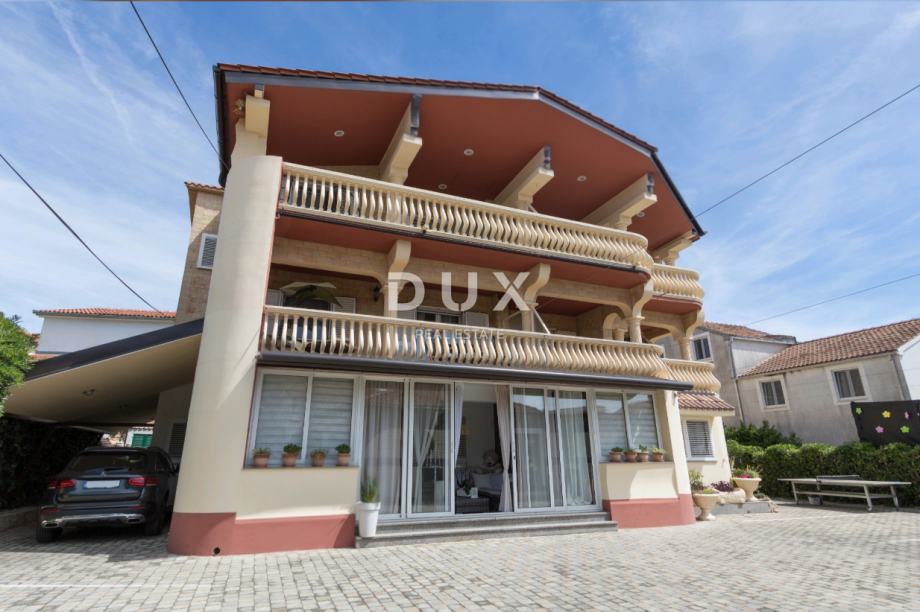 DALMACIJA, VODICE - Villa Bougainvillea u srcu grada (prodaja)
